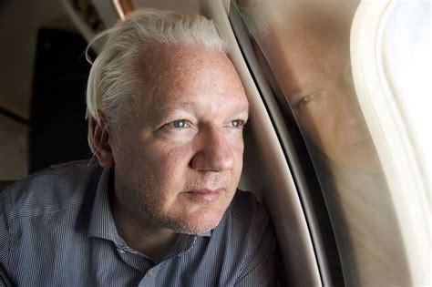 Julian Assange Plaide Coupable Devant La Justice Américaine