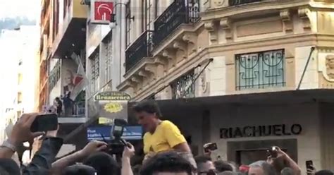 Bolsonaro leva facada durante ato de campanha em Juiz Fora diz Polícia