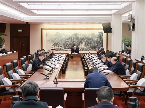 王浩主持召开省委党的建设工作领导小组会议 扎实开展深入贯彻中央八项规定精神学习教育