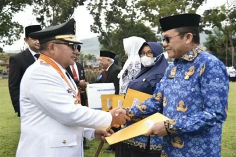 DAPAT TAMBAHAN 8 PERSEN INILAH DAFTAR GAJI PNS GOLONGAN I II III DAN