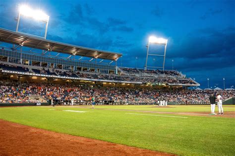 Cws Finale Omaha Delivers With Lsu Coastal Carolina Clash