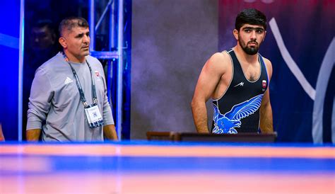 بویری مربی سابق جلوی خانه کشتی در مورد شاهین بداغی داد می‌زد