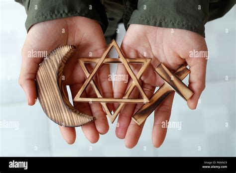 Le Christianisme Lislam Le Judaïsme 3 Religions Monothéistes Étoile