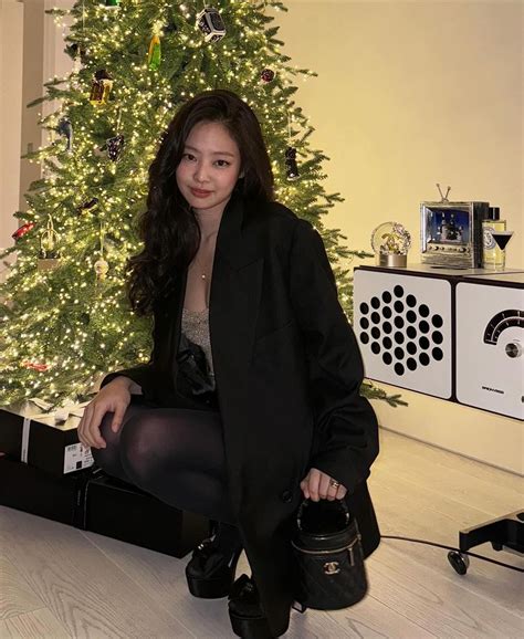 Chosun Online 朝鮮日報 Blackpinkジェニー、超ミニワンピ姿であいさつ 「さよなら、わたしの2023」