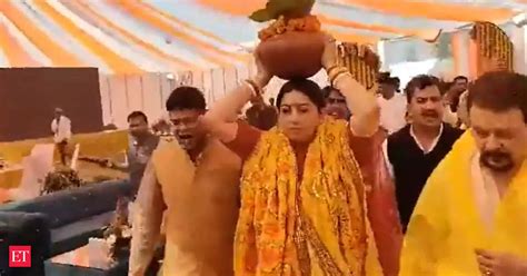 Smriti Irani Griha Pravesh Smriti Irani Does Griha Pravesh At New