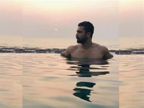 Shirtless Bollywood Men Vicky Kaushal Topless