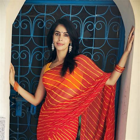 Mallika Sherawat Looks Hot As Actress Flaunts Desi Avatar In Saree See
