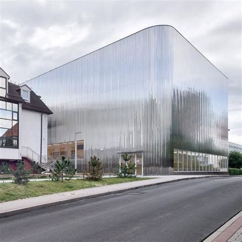 Mirror Covered Buildings That Reflect Their Surroundings