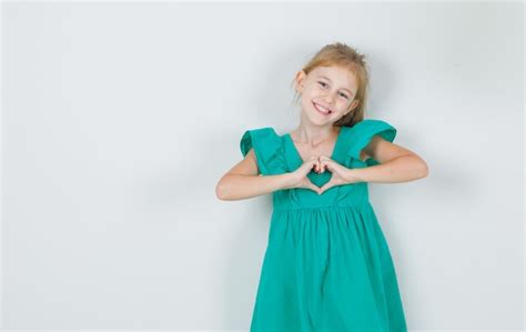 Fotos Junge Im Kleid Über 24000 Hochqualitative Kostenlose Stockfotos