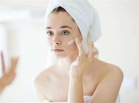 How To Prevent Dry Skin After Showering Tips For Hydrated Skin In 2025