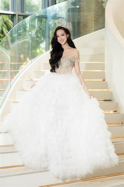 Mai Phương Thiên Ân khoe dáng gợi cảm với đầm của NTK Lê Ngọc Lâm