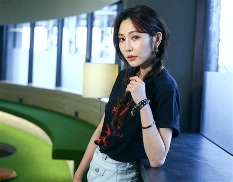 曾莞婷23年前旧照被翻出 网吓坏：判若两人 娱乐 中时新闻网