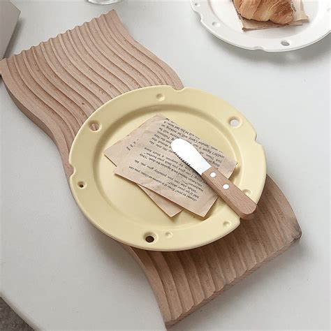 에멘탈 치즈 플레이트 카페 브런치 케이크 접시