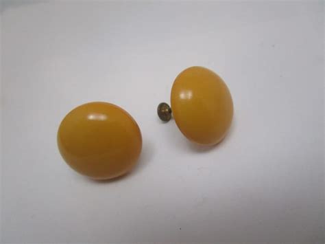 Antique Mid Century Modern Bakelite Disc Screw Back E Gem