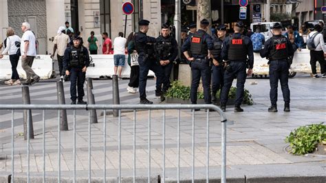 Франция разполага 45 000 полицейски служители за справяне с безредиците