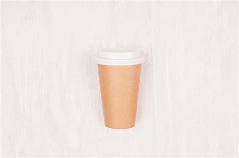 라이트 나무 보드 평면도에 하얀 모자와 커피 크 래 프 트 종이 컵 브랜드 정체성 광고 및 디자인 개념에 대 한 이랑 0명에