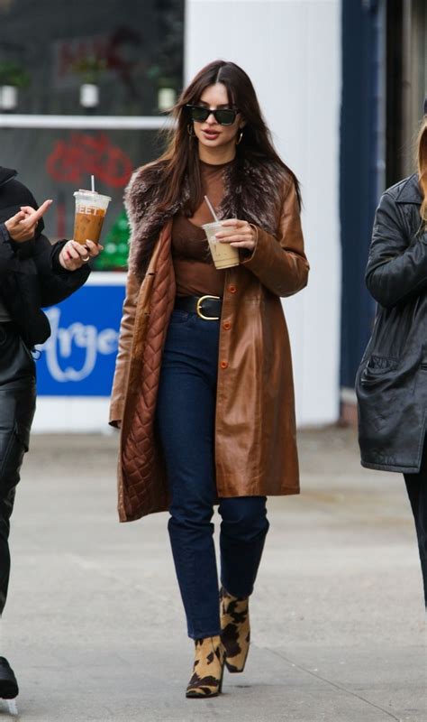 Emily Ratajkowski Street Style 12042023 • Celebmafia