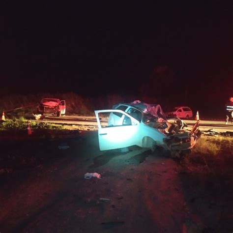 Três Pessoas Morrem E Duas Ficam Feridas Em Batida Frontal Entre Carro