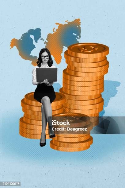 이미지 수직선 예술 배너 콜라주 의 행복 프리랜서 소녀 보류 노트북 동전 수입 세계지도 비트 코인 광부 스택 급여 이익 20 24세에 대한 스톡 사진 및 기타 이미지