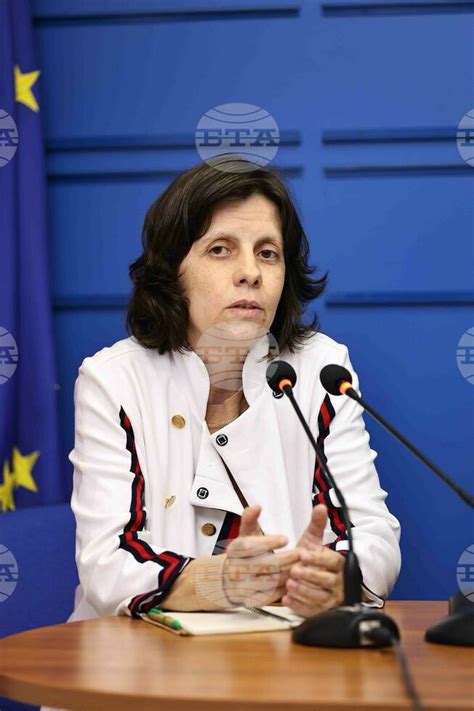 Ще продължим да развиваме център за върхови постижения каза ректорът на Висшето училище по