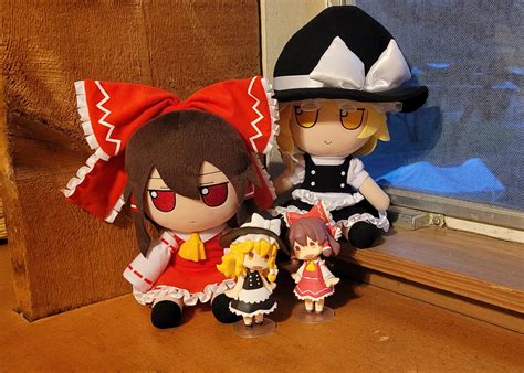 Reimu And Marisa With Small Versions Of Them R Fumofumo