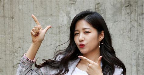 포즈 취하는 미스트롯 정다경