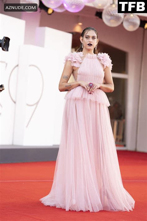 Gaia Gozzi Sexy Seen Flauntig Her Hot Figure At The Venice