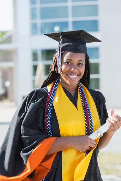 Более 20 000 работ на тему Black College Girls стоковые фото