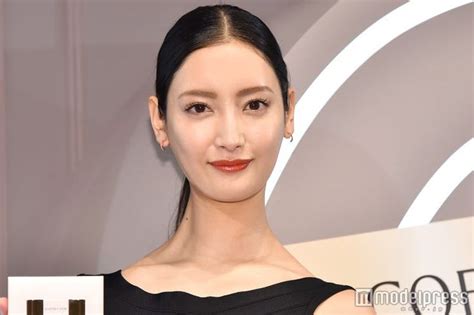 画像1823 菜々緒、背中大胆カットのタイトドレスで曲線美披露 輝き続ける秘訣は？ モデルプレス モデル タイトドレス 女性