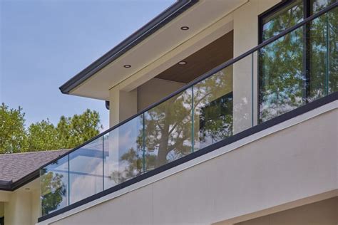 Glass And Black Base Rail On A Golf Course Viewrail Glass Railing Deck Balcony Exterior