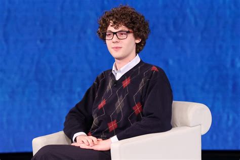 Edoardo Prati è Bravissimo A Fare Il Cosplay Dellintellettuale