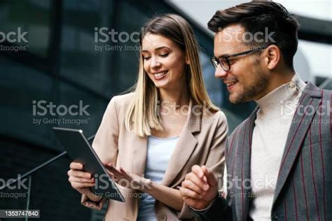 성공적인 디자이너 그룹 도시에서 일하는 비즈니스 사람들 프리랜서에 대한 스톡 사진 및 기타 이미지 프리랜서 경영자 계획