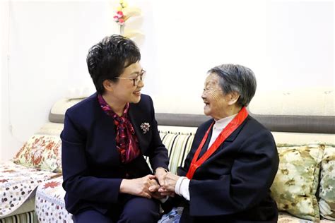 彭玉秀等县领导开展国庆节前慰问活动