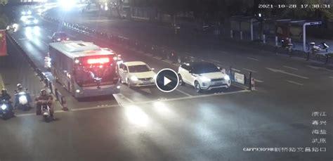 海盐街头45度礼让救护车，浙fda675，点名表扬！ 上城新闻网