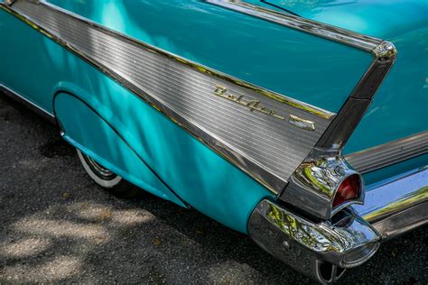 1950年代的汽車 20世紀50年代 交通 加州 加州地標 古董 古董汽車 四門轎車 多雲（的天氣 多雲的天空 展覽