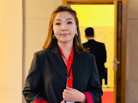 Шүүхээс Н Өнөрцэцэгийн сэтгүүлч мэргэжлийн үйл ажиллагаа эрхлэхийг түдгэлзүүллээ