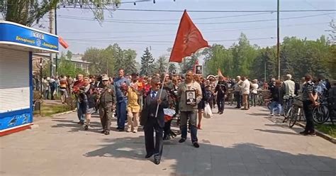 Вечный огонь бессмертный полк та прапори СРСР 9 травня у Скадовську Новости Section Ukr Net