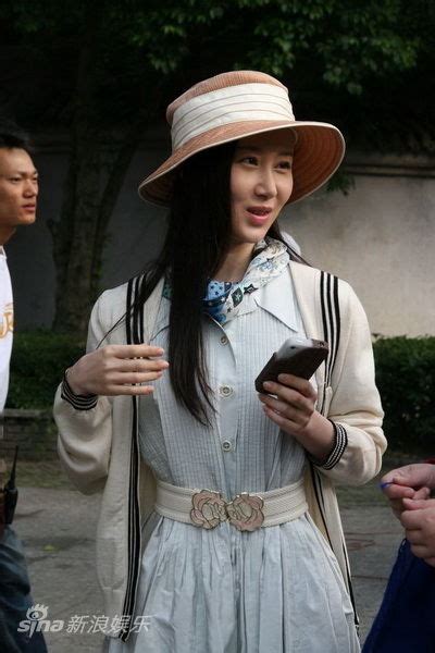 图文：《烽火佳人》开机 舒畅笑容甜美影音娱乐新浪网