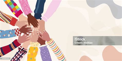 포용 다양성 평등의 개념 다문화 어린이 그룹의 팔과 손이 서로 위에 원을 그리며 있습니다 다른 나라 국가와 대륙에서 온 어린이와 아기 사회적 포용에 대한 스톡 벡터 아트 및