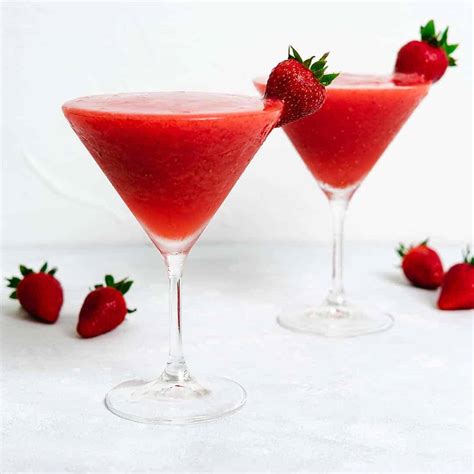 Best Easy Strawberry Daiquiri Mocktail