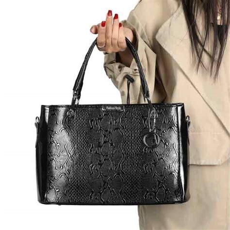 قیمت و خرید کیف زنانه دوشی مدل ورنی