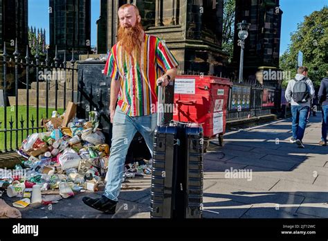 Edinburgh Scotland Uk 27 August 2022 Bins Overflow With Litter In The