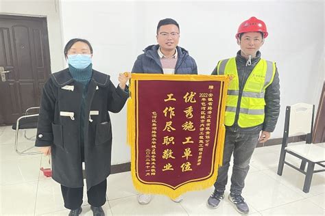 我为群众办实事 居民送旗表谢意