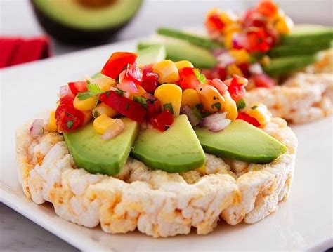 Tortitas De Arroz Con Aguacate Y Pico De Gallo De 143 Kcal Receta