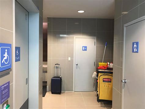 세계인 최성민 인천공항 하나는 남자화장실 하나는 여자화장실 근데 화장실 청소는 여자만 하나