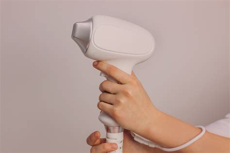 Qual è la differenza tra depilazione a laser e a luce pulsata Biolaser
