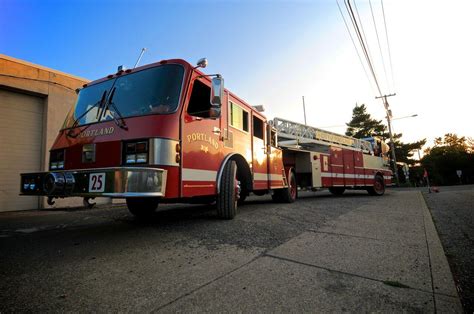 Firefighters Extinguish Two Simultaneous Fires In Northeast Portland