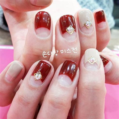 깔끔하게 버건디와베이지로 프렌치 카톡jmj830627 예약문의010 9260 0627 젤네일네일아트봄네일nailstagramnailnailart네일디자인