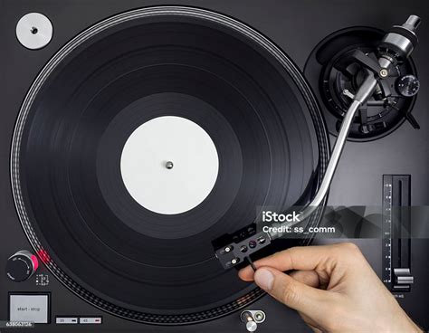 Dj 턴테이블 비닐 레코드에 Tonearm을 배치 손 최고 보기 Dj에 대한 스톡 사진 및 기타 이미지 Dj 긁음 나이트