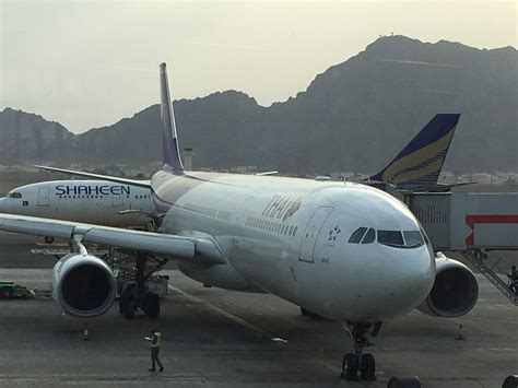 กงสุลใหญ่ ณ เมืองเจดดาห์ ให้การต้อนรับผู้ประกอบพิธีฮัจย์ชาวไทยเที่ยวบินปฐมฤกษ์ ณ ท่าอากาศยานนคร